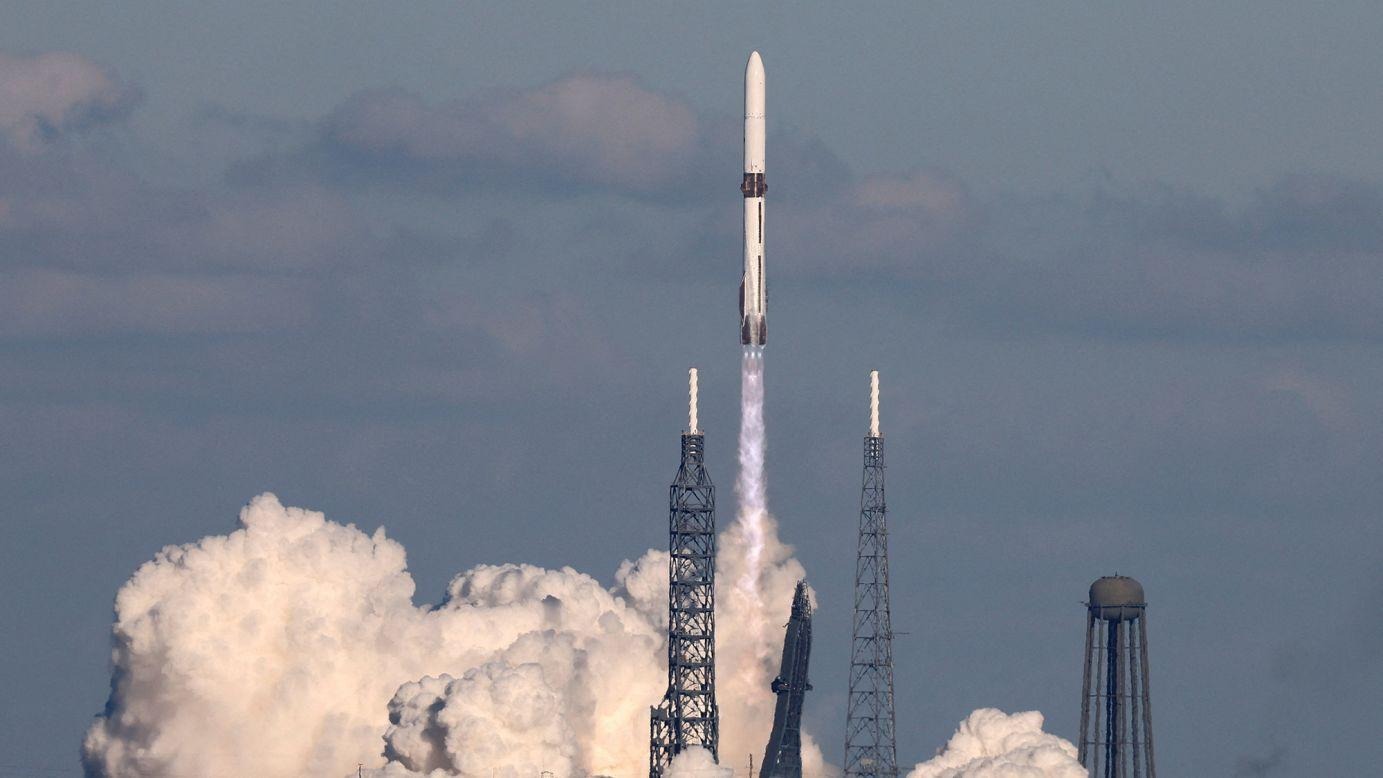 Blue Origin New Glenn Rocket Launches Historic Mars Mission with NASA ...